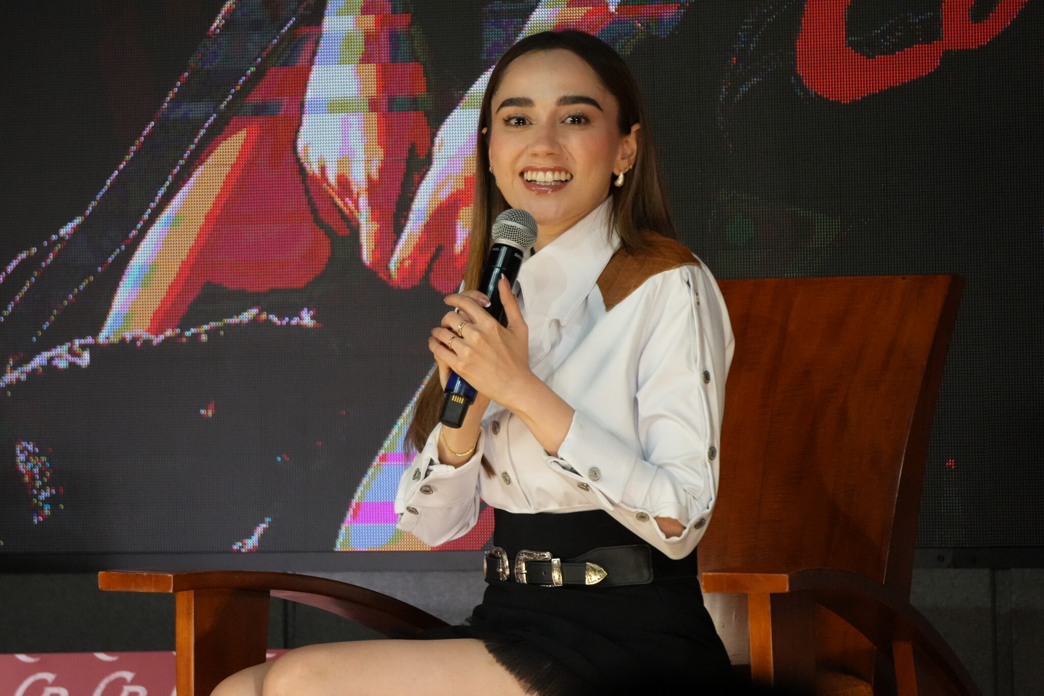 Carolina Ross anda coleccionando corazones. - Identidad Grupera